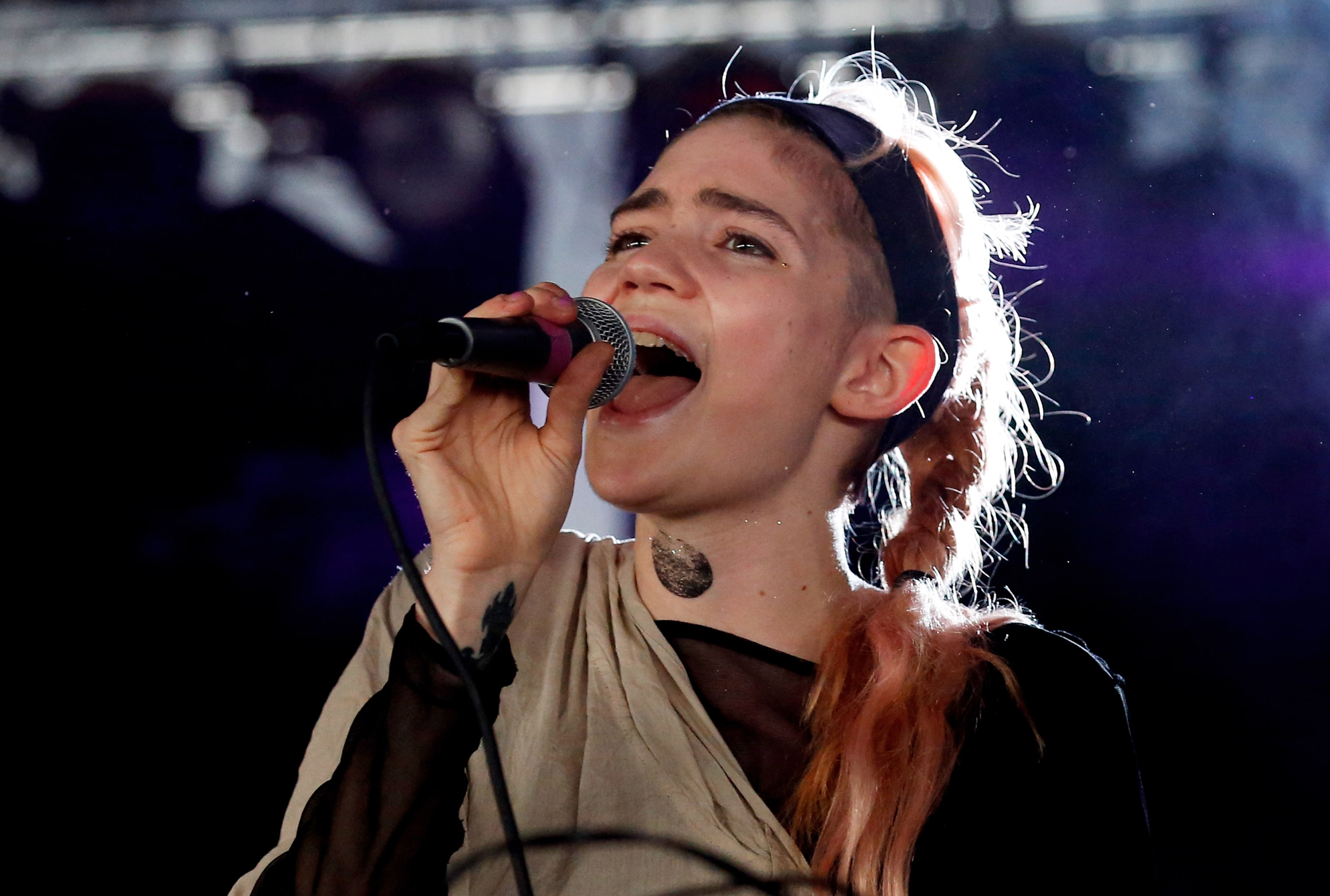 Grimes le compuso una canción a su gato obeso — Rock&Pop