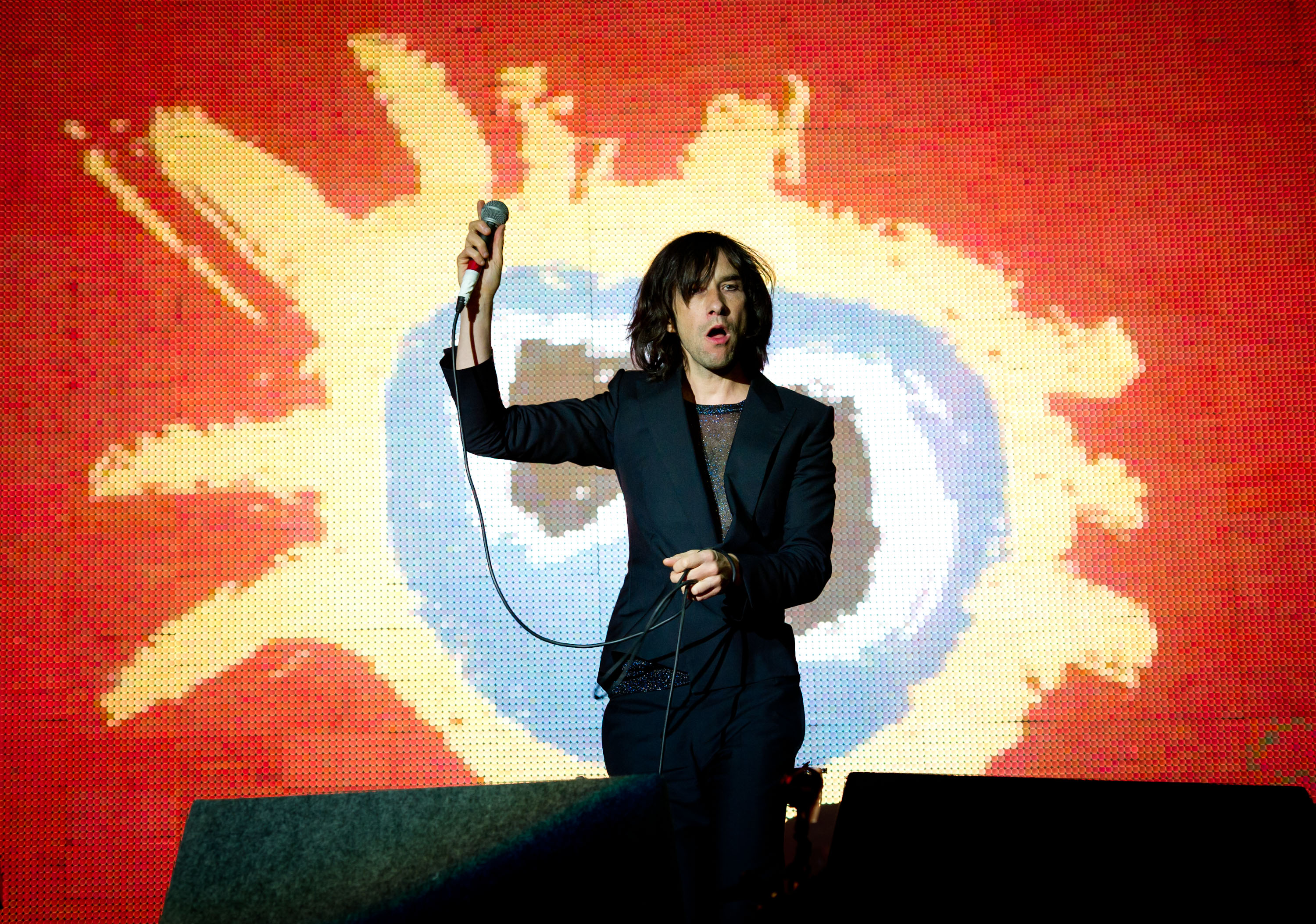 Inmortal: Bobby Gillespie cayó en pleno escenario — Rock&Pop