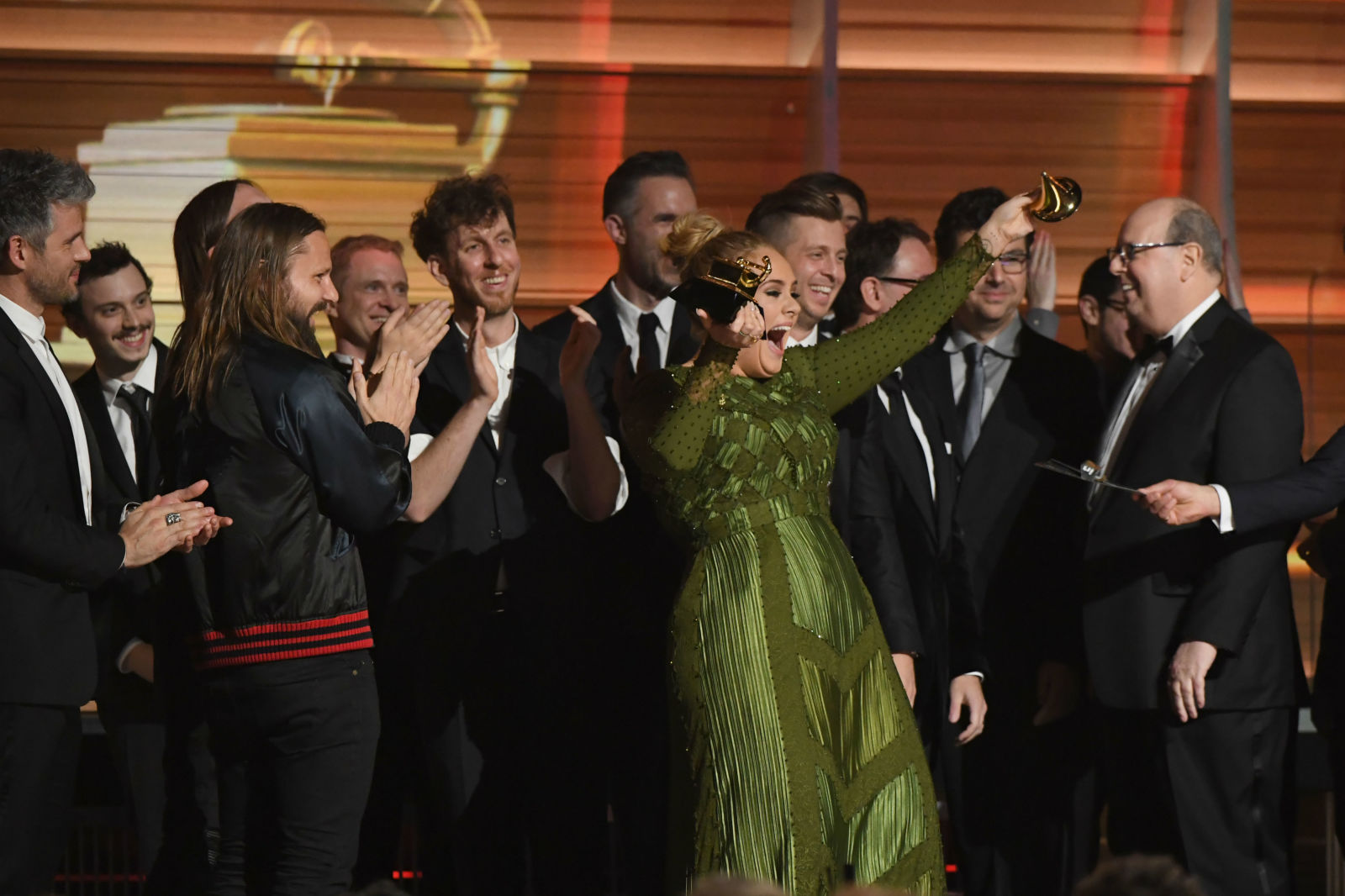 Adele se emocionó, dedicó el premio del Álbum del Año a Beyoncé y le ...