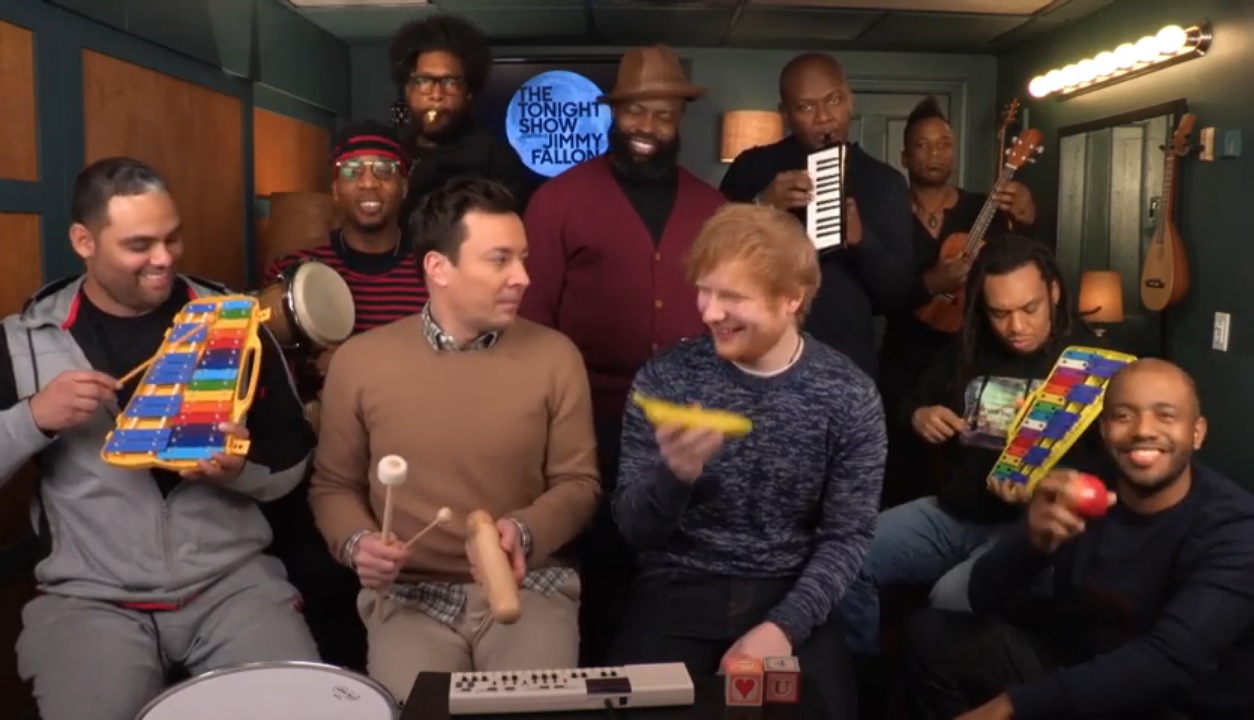 Ed Sheeran interpretó "Shape of You" en el Tonight Show Music Room de ...