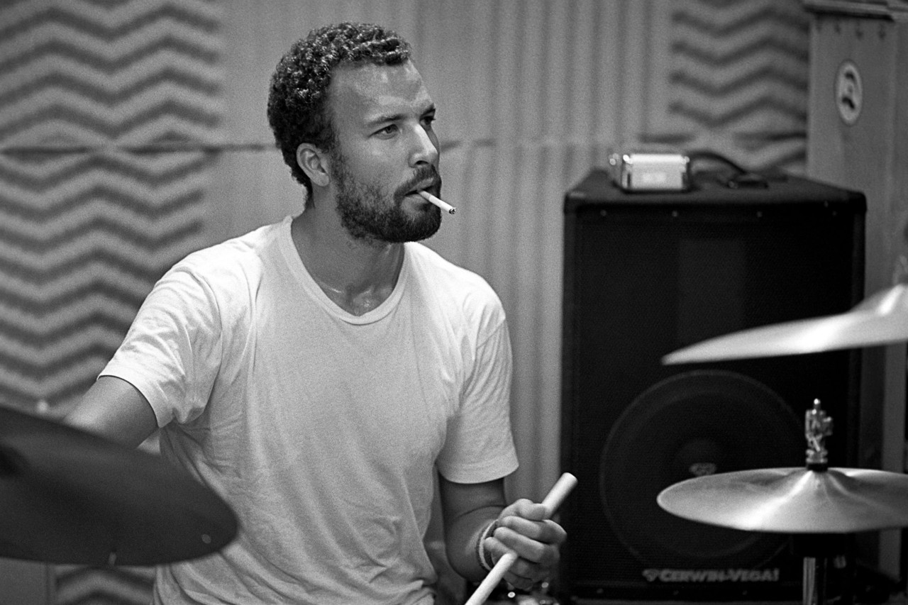 Baterista de Queens of the Stone Age: "Las guitarras se van a extinguir ...