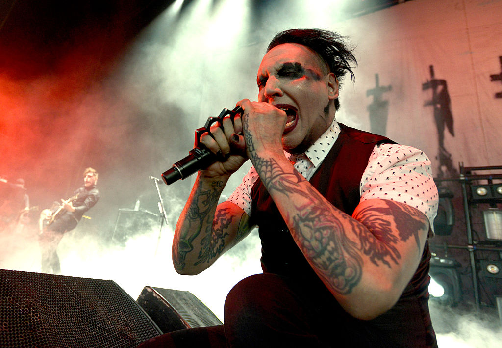 Tatuaje De Marilyn Manson Con Forma De Corazon Tatuajes De Marilyn