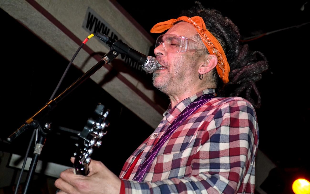 Chuck Mosley, ex-vocalista de Faith No More, falleció a los 57 años ...