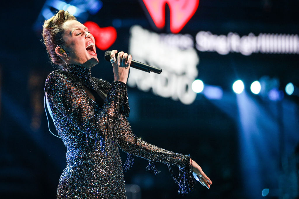 Miley Cyrus, Chris Martin, Sam Smith y más artistas participarán en ...