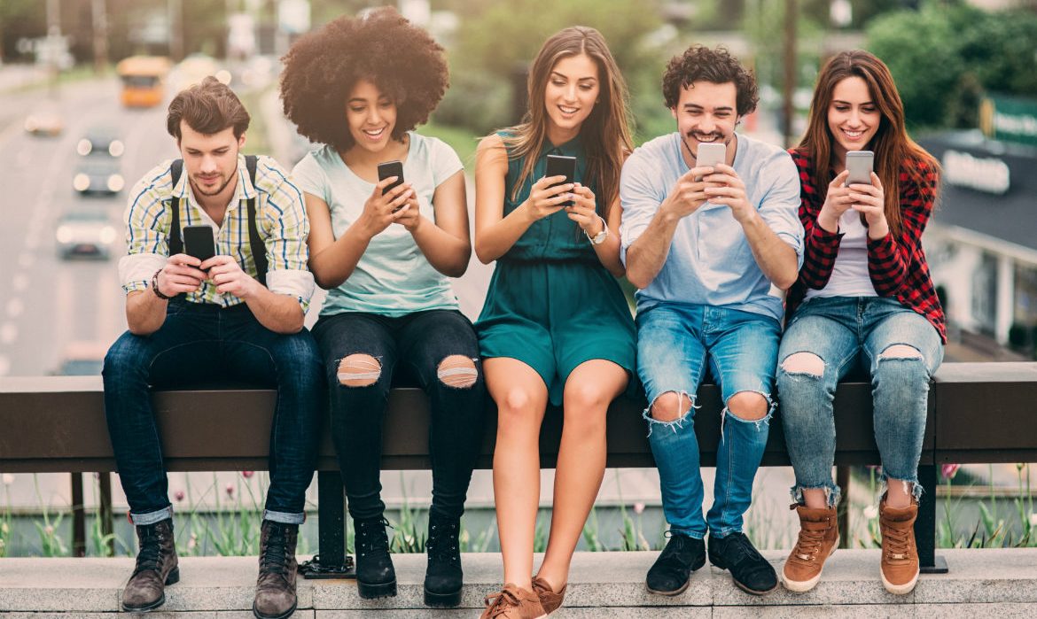 ¿Quieres ser feliz? Entonces deberías disminuir tu uso del celular ...