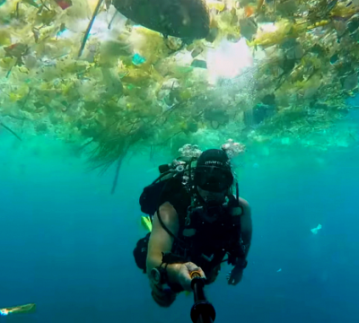 El fondo del mar está lleno de basura y así lo registra este video