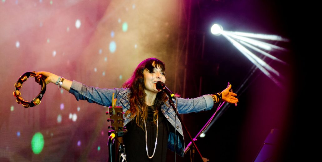 Javiera Parra y Los Imposibles celebra 20 años del disco "La Suerte" y ...