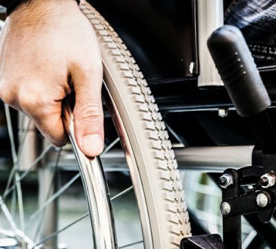 Médicos lograron que parapléjico volviera a caminar