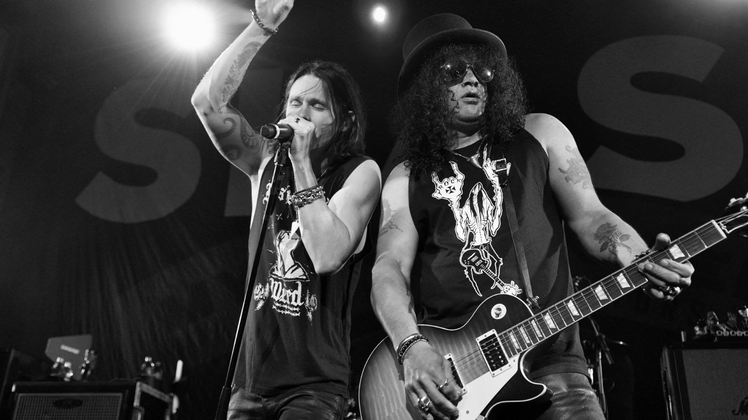 Slash lanza el entretenido videoclip de "Driving Rain" — Rock&Pop