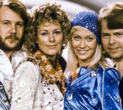 Escucha esta clásica canción de ABBA interpretada por Cher y Andy García