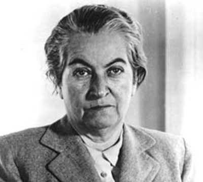 Gabriela Mistral: inauguran estatua de la poetisa en La Serena