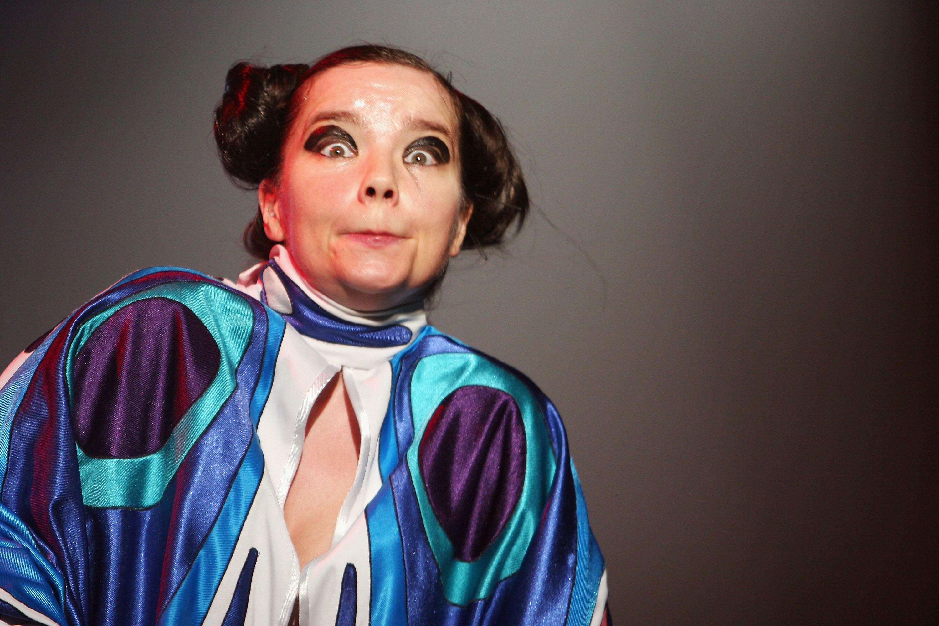 Björk sorprendió como DJ en una fiesta de colegio — Rock&Pop