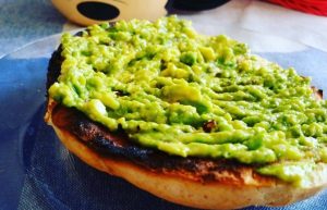 Estudio afirma que comer pan con palta genera sensación de recompensa y ...