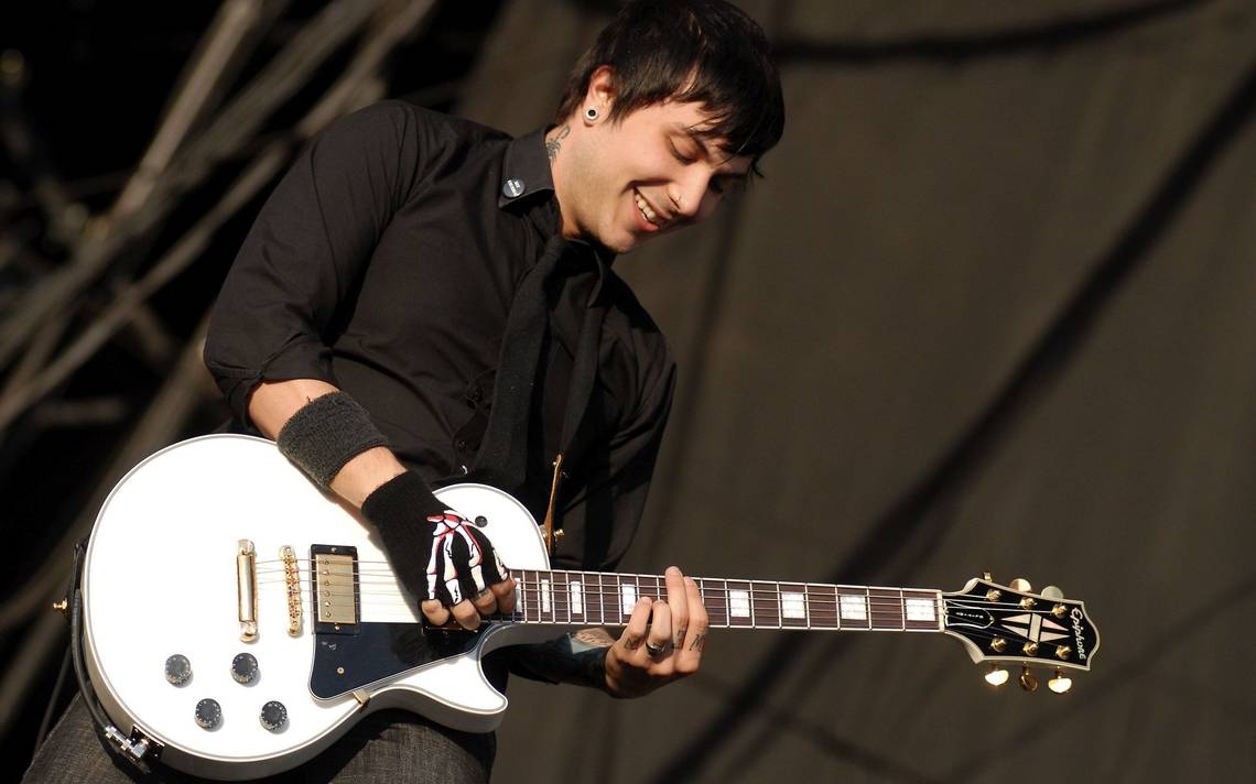 Frank Iero te enseña a tocar las canciones de My Chemical Romance ...