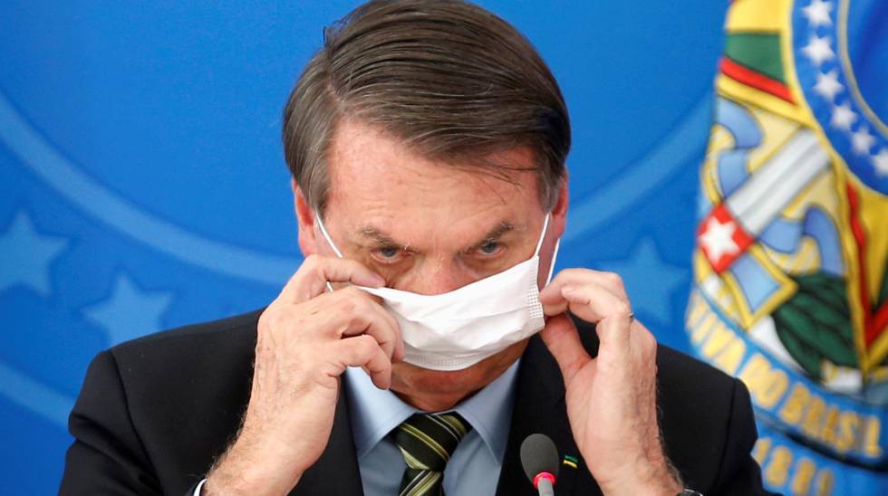 Bolsonaro sube a hombros a enano pensando que era un niño — Rock&Pop