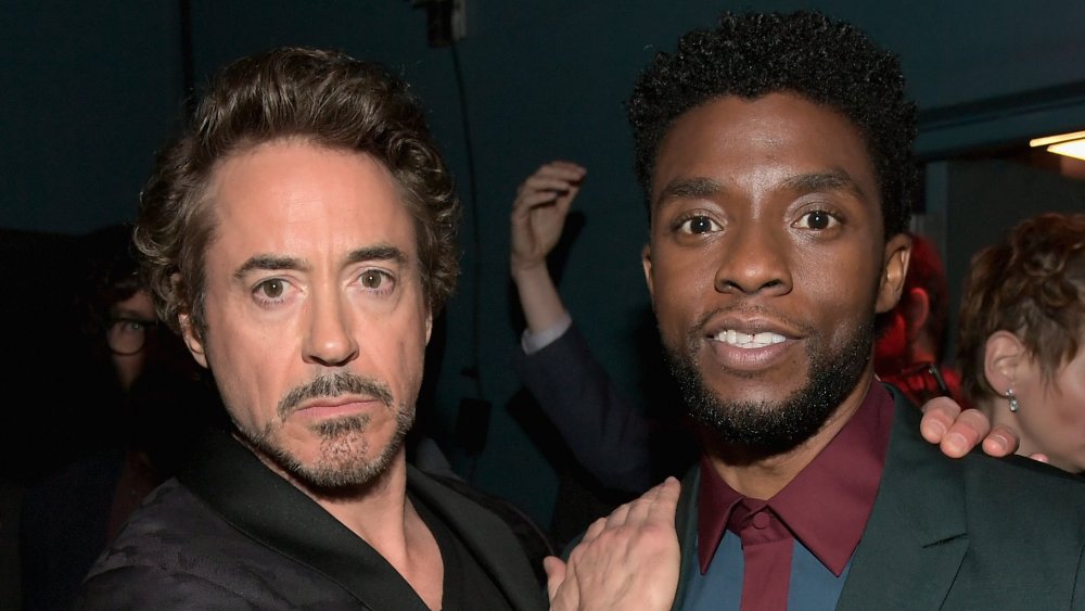 Robert Downey Jr y Don Cheadle rinden sentido homenaje a Chadwick ...