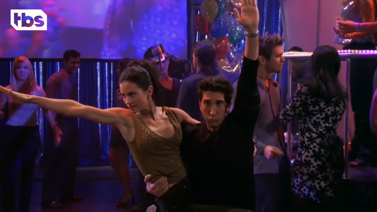 Virales en TikTok: Courteney Cox y Ed Sheeran recrean icónico baile de ...