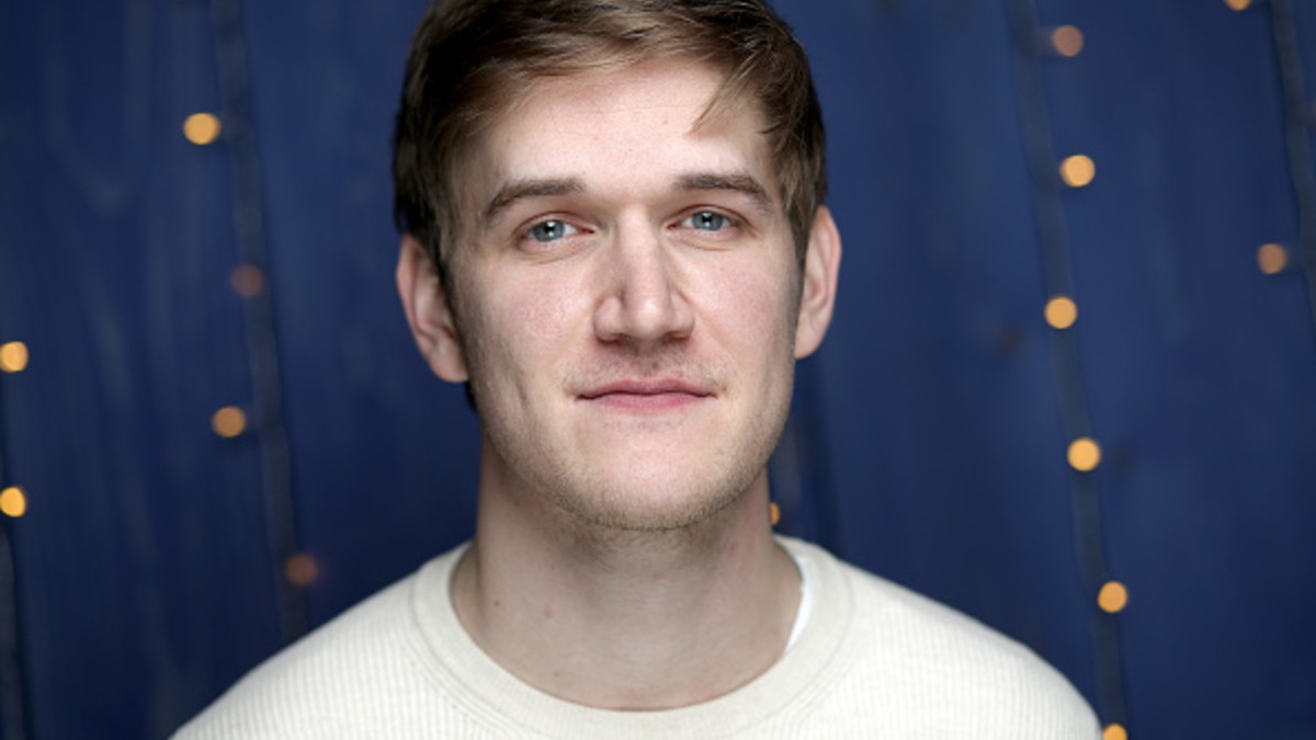 Bo Burnham: El comediante que la rompe en Netflix con curioso especial ...