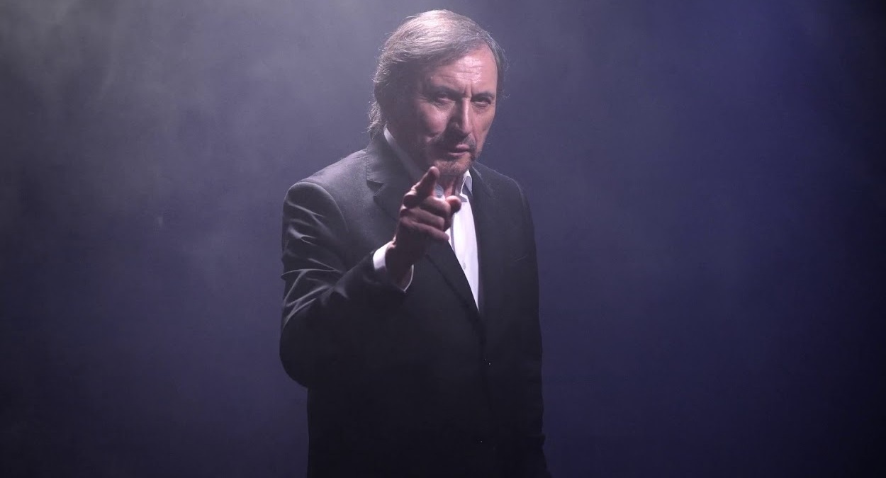 Carlos Pinto comenta el lanzamiento de su nueva novela "El Jardín de ...