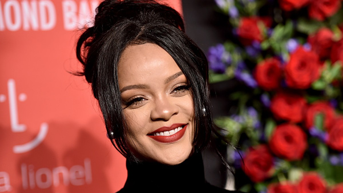Rihanna regresa con una icónica y divertida sesión de fotos — Rock&Pop