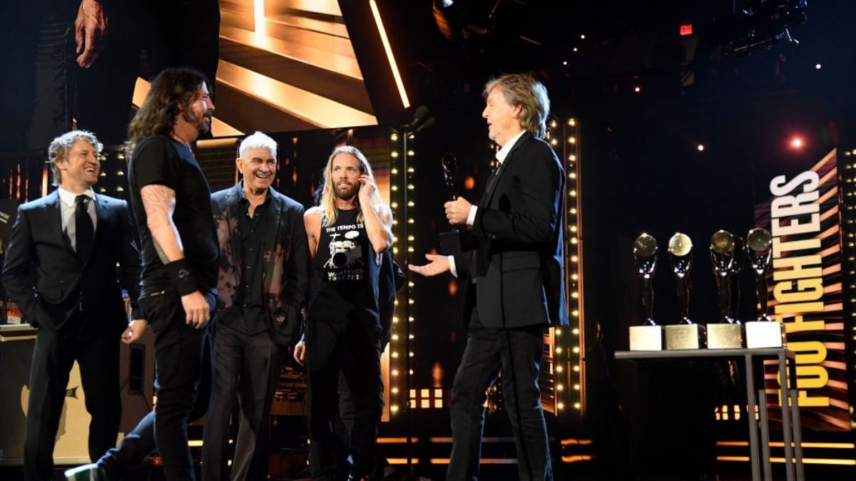 Paul McCartney presenta a los Foo Fighters como los nuevos integrantes ...