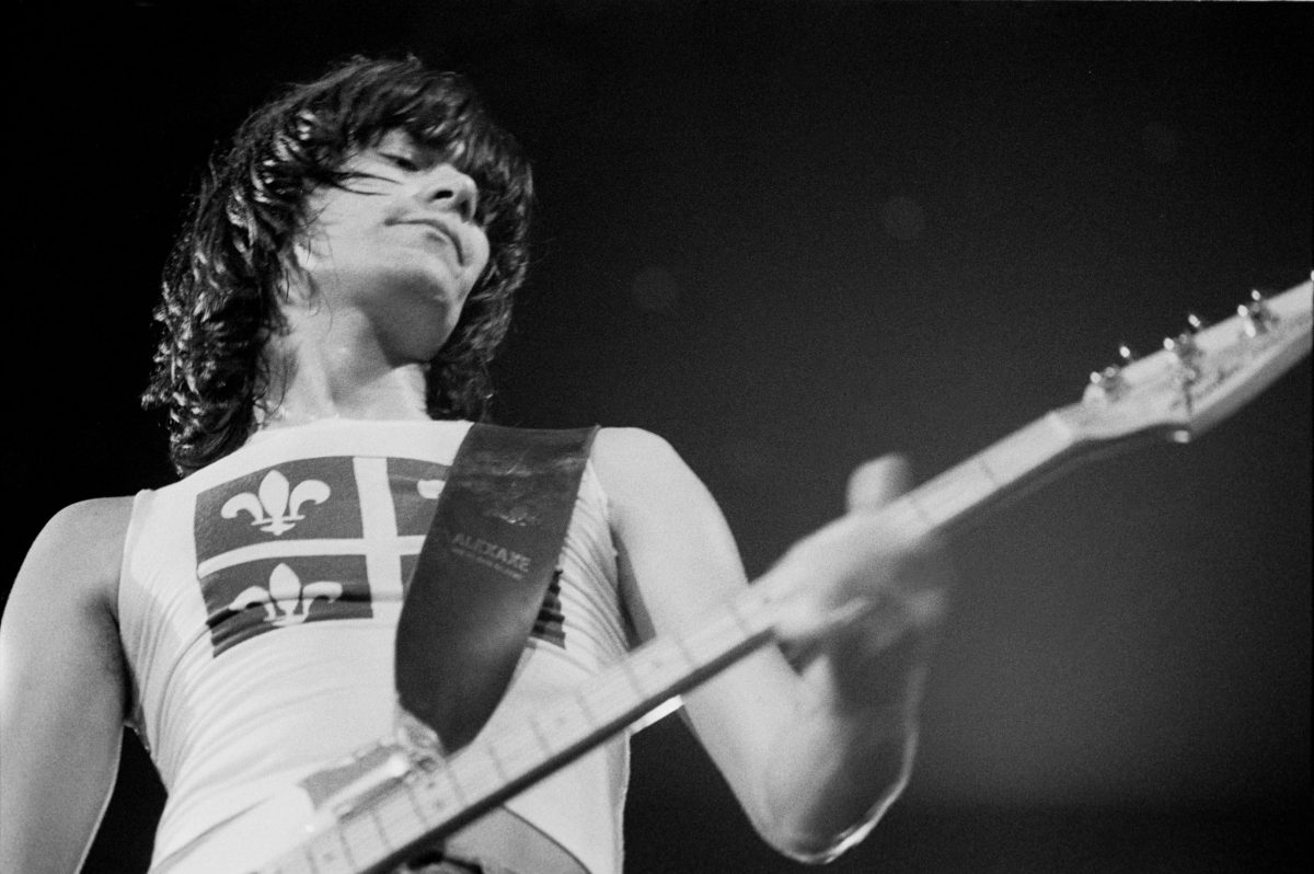 Los tiernos huéspedes en la tumba de Dee Dee Ramone — Rock&Pop