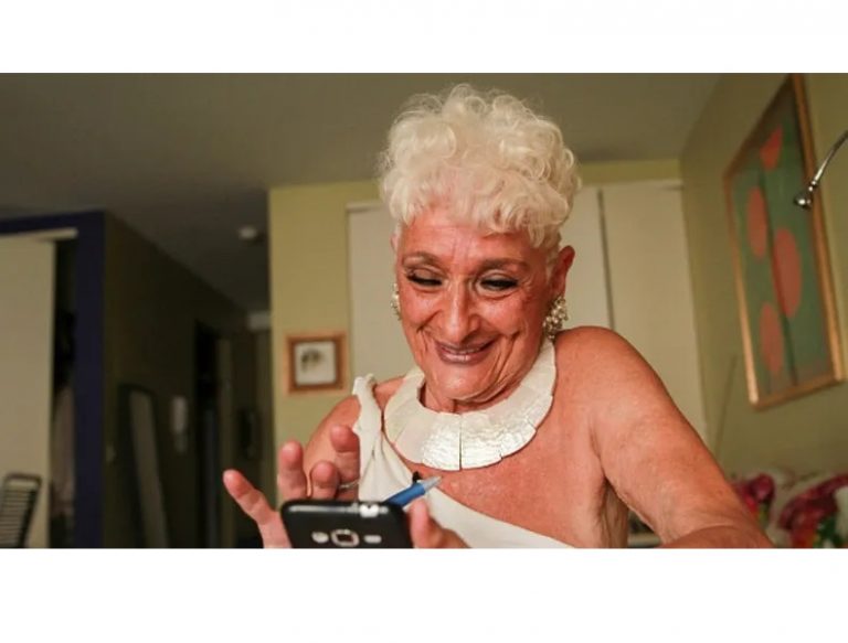 Hattie Retroage, abuela de Tinder que lleva más de 50 citas a sus 86 ...