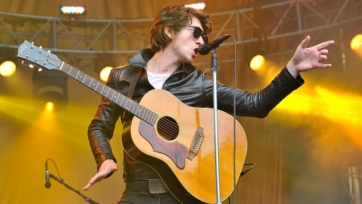 Alex Turner revela cómo será la nueva música de Arctic Monkeys — Rock&Pop