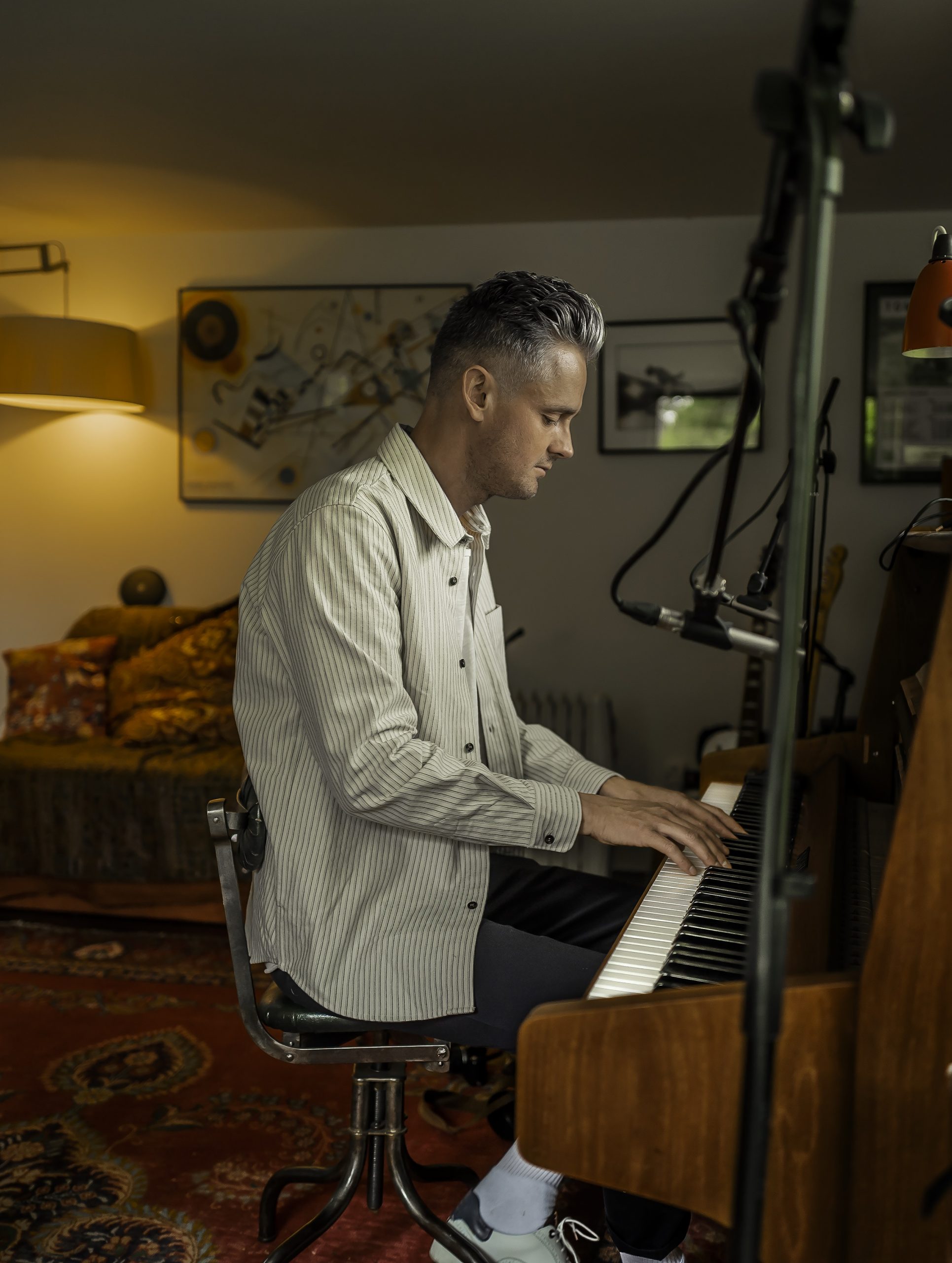 Nuevo disco de Tom Chaplin llega al streaming y se titula Midpoint ...
