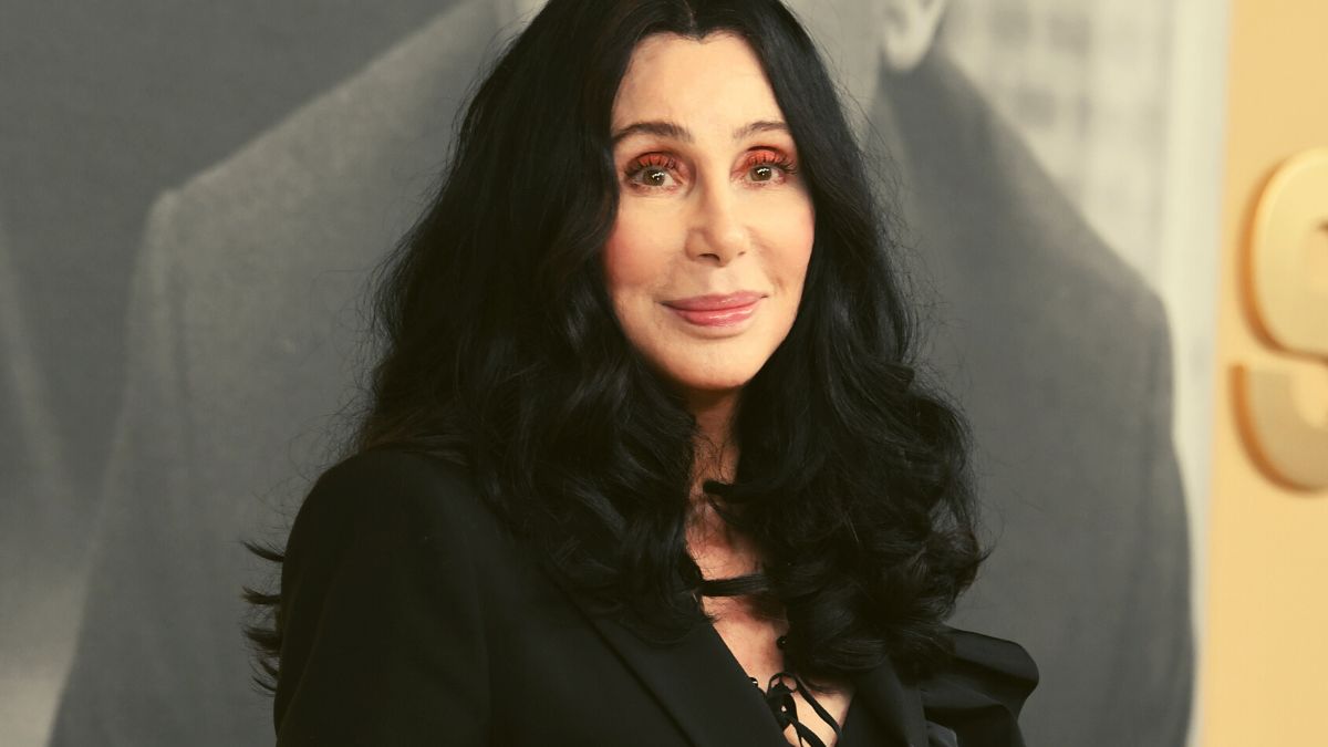 Cher desfila en la Semana de la Moda e impacta con su look — Rock&Pop
