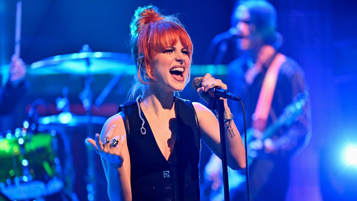 Hayley Williams detiene pelea en pleno concierto de Paramore — Rock&Pop