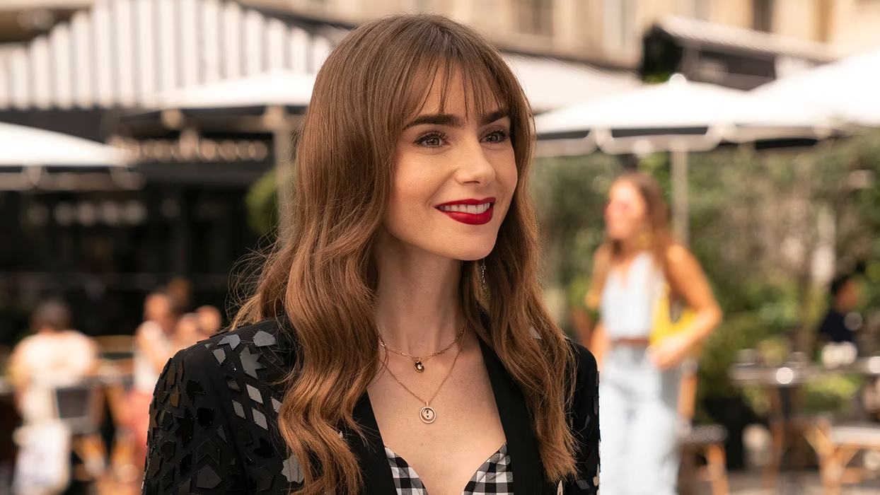 Lily Collins enfrenta duras decisiones en tráiler de "Emily in Paris 3" — Rock&Pop
