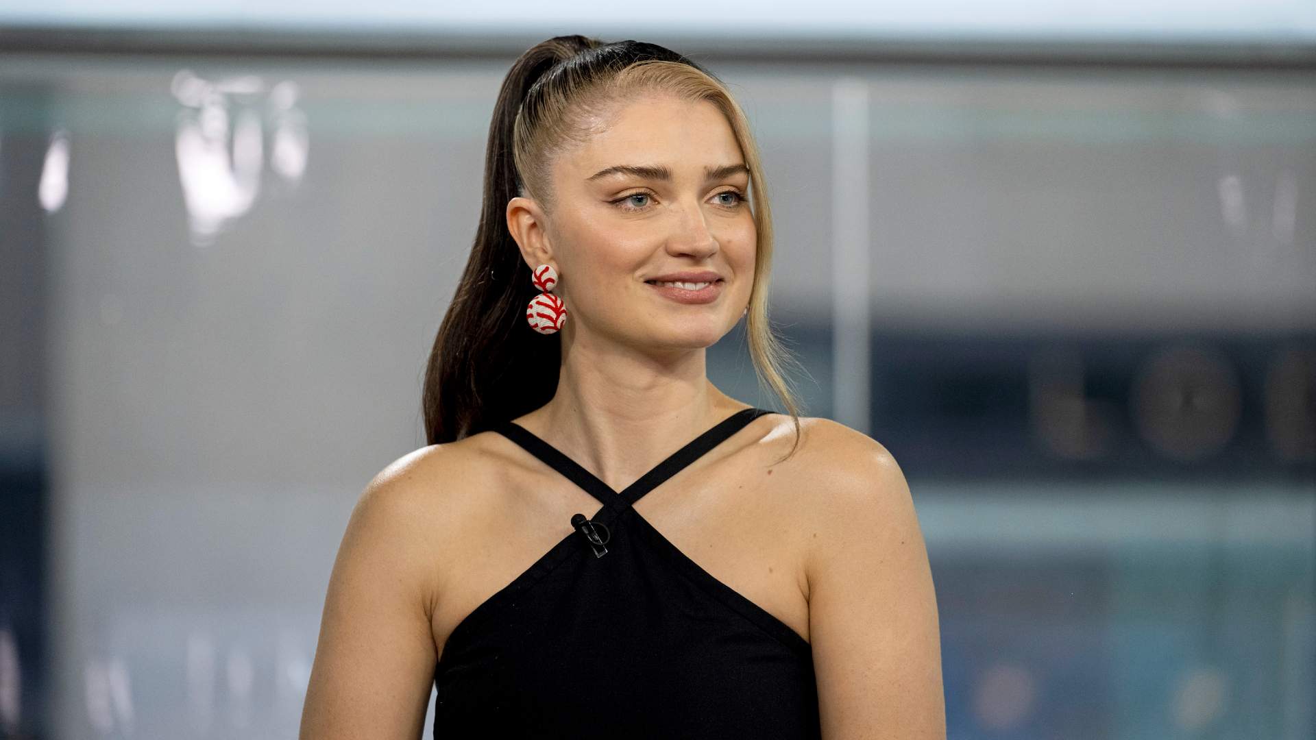 Hija de Bono da cómica respuesta al drama de los nepo babies — Rock&Pop