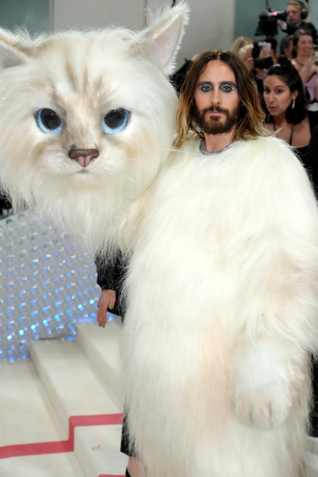 "Quería parecer un gato real": Explican el salvaje look de Jared Leto ...