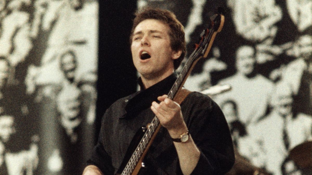 "Mi mundo no será el mismo": Muere John Giblin, bajista de Kate Bush ...