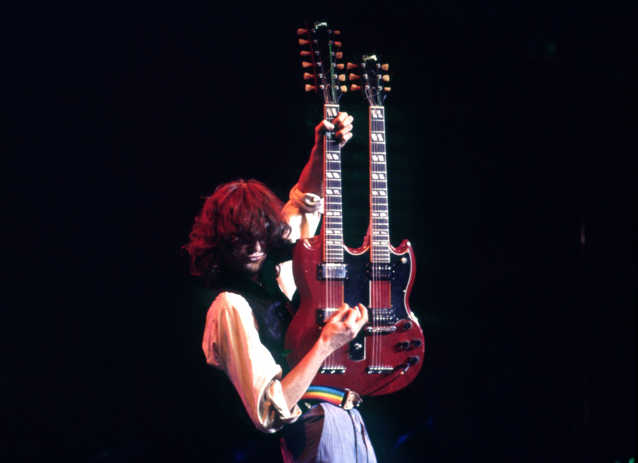 La únicas dos canciones de Led Zeppelin en las que Jimmy Page fue ...