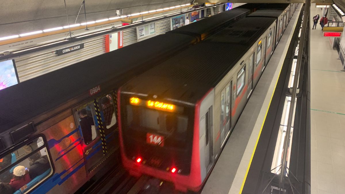 ¿Qué pasó? Metro de Santiago suspendió servicio en cinco estaciones de la Línea 2 — Rock&Pop