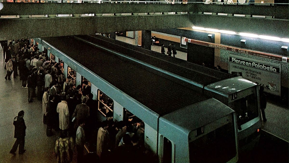 Así se veía el Metro de Santiago en 1985, cuando sólo había línea 1 y 2 ...