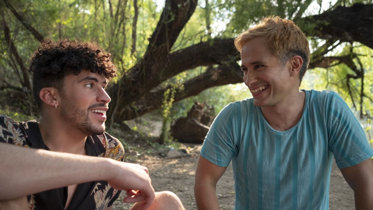 Gael García Bernal y Bad Bunny tienen un romance en trailer de su nueva ...