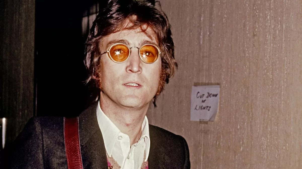El impactante precio que tiene un Grammy de John Lennon a la venta ...