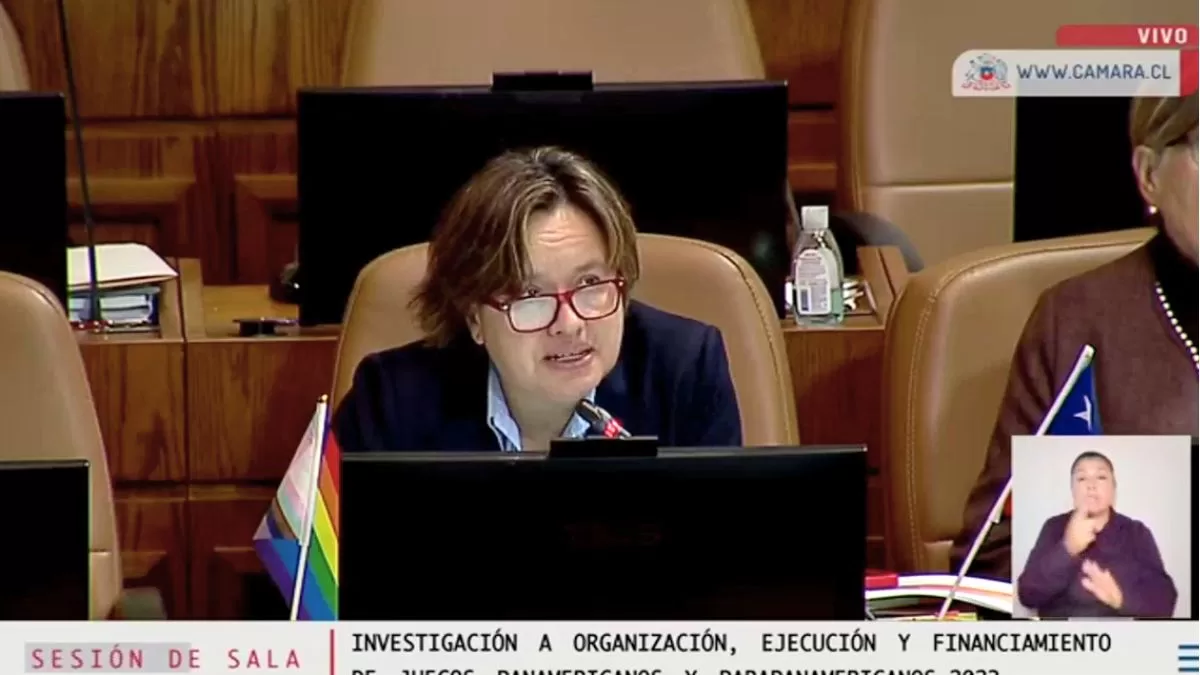 Impactantes imágenes: Diputada Marcela Riquelme se desmaya mientras ...