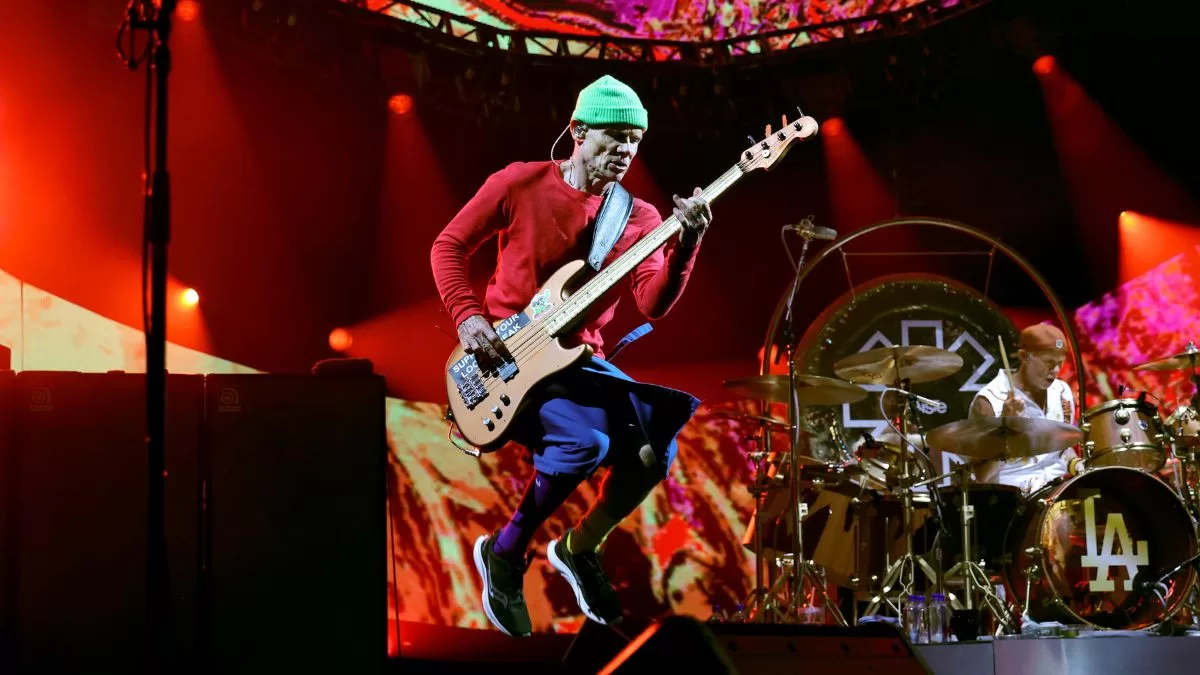 Flea habla sobre la canción que más difícil se le hizo grabar: "A todos ...