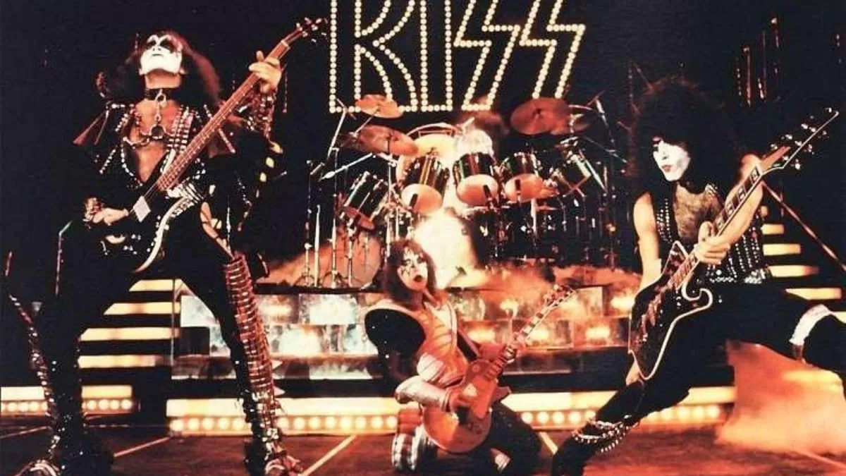 El exitoso disco de Kiss que fue una apuesta y salvó la carrera de la ...