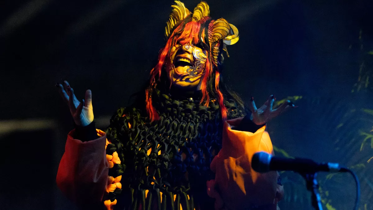 Björk anuncia su nuevo libro "Cornucopia: The Book", que promete una ...