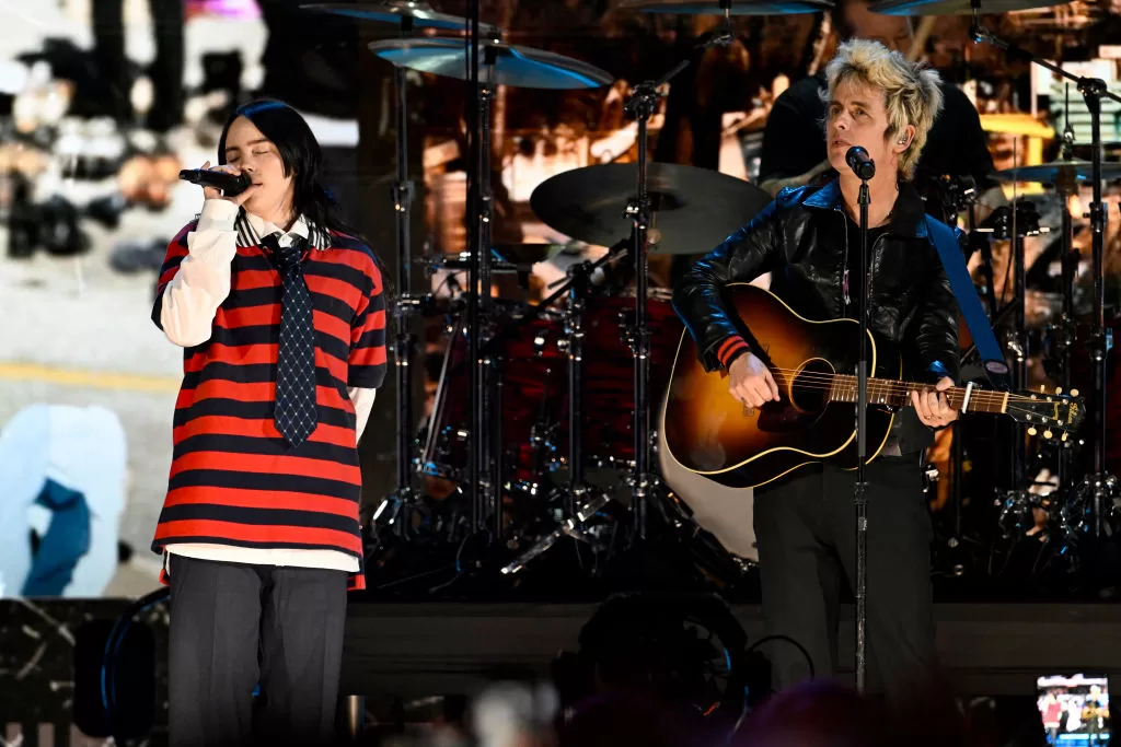 ¡Colaboración sorpresa!: Billie Eilish y Green Day se unen en el escenario para interpretar este ...