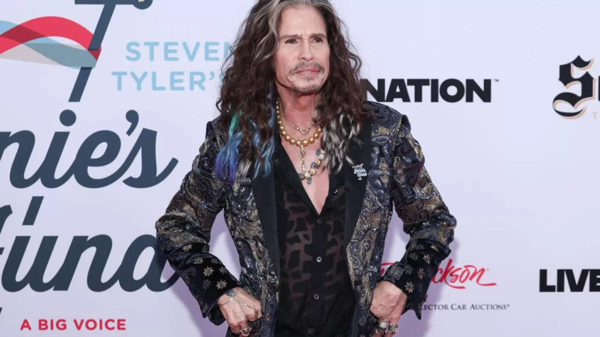 La oscura razón tras los pañuelos en los micrófonos de Steven Tyler ...