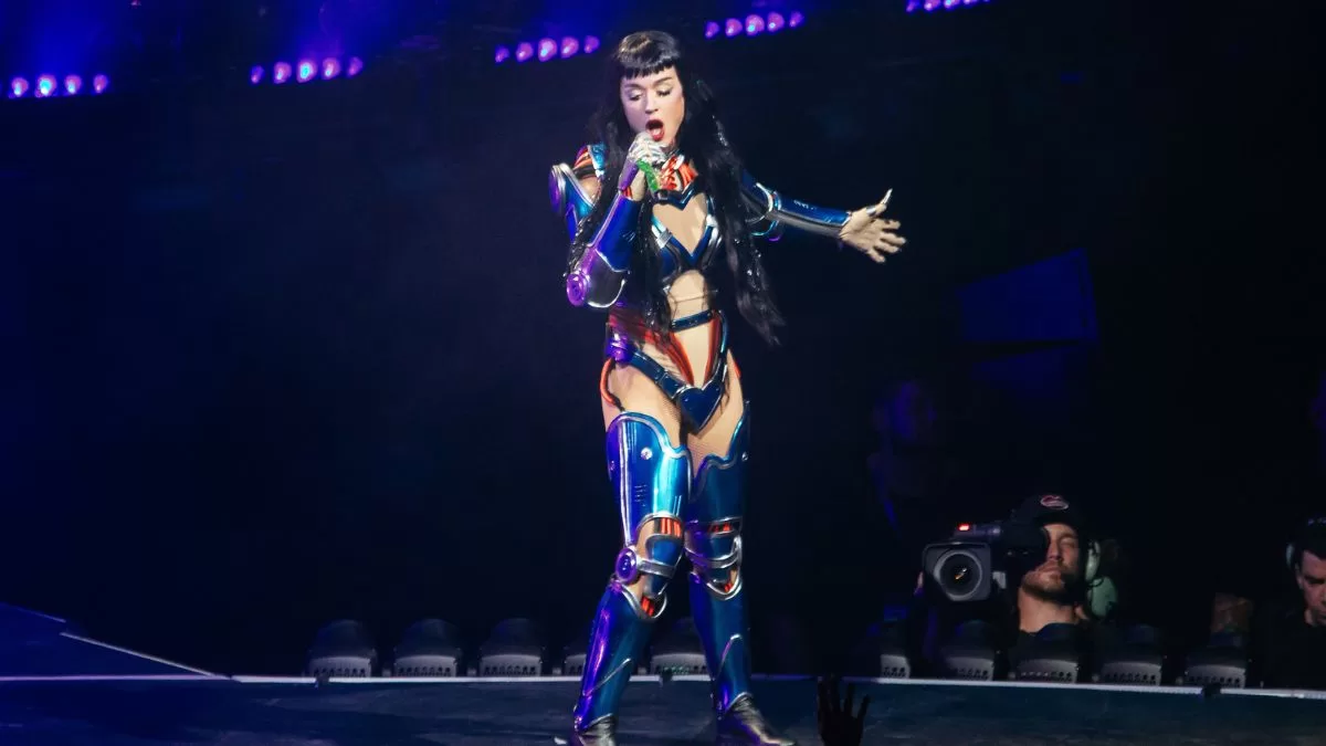 Katy Perry responde a las críticas en internet por su viaje al espacio ...