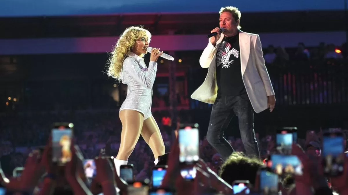 Sabrina Carpenter sorprende cantando con Duran Duran en vivo cantando ...