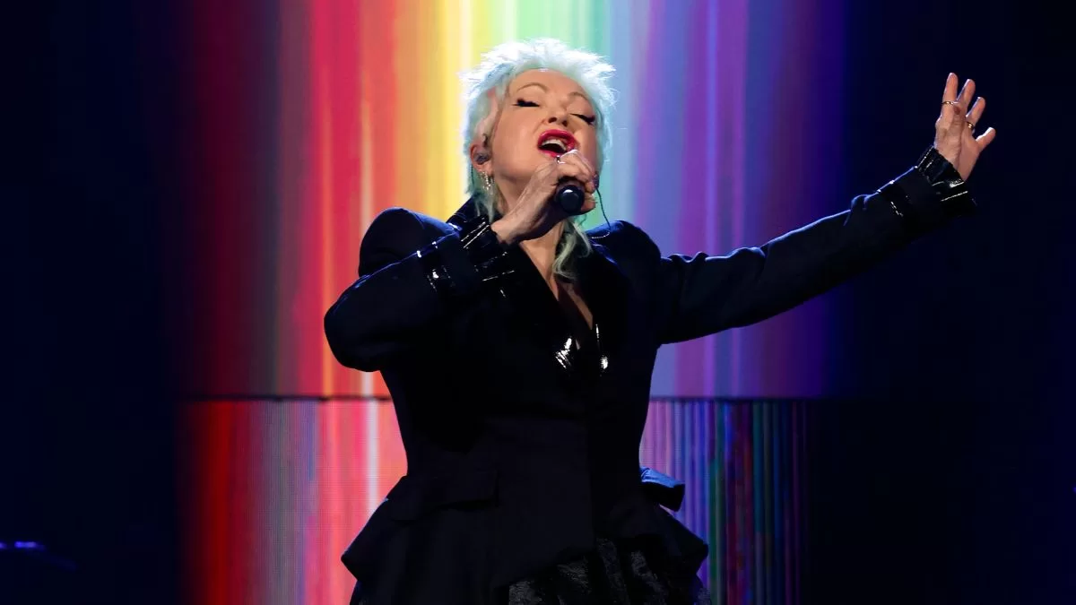 Cyndi Lauper celebra su incorporación al Salón de la Fama del Rock con ...
